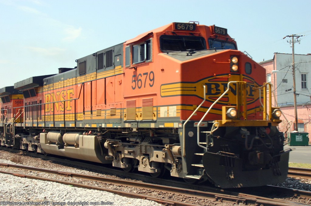 BNSF 5679